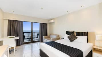 Estúdio Executivo, 1 cama queen-size, não fumadores, vista para o oceano | Com decoração personalizada, com mobília individualizada
