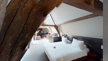 Suíte luxo | Cofres nos quartos, escrivaninha, cortinas blackout, berços grátis