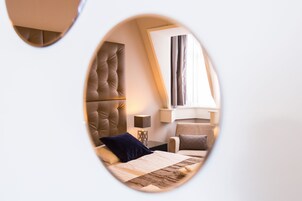 Quarto casal conforto de uso individual | Frigobar, cofres nos quartos, escrivaninha, quartos à prova de som