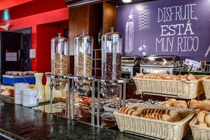 Pequeno-almoço tipo buffet diário (10 CLP por pessoa) 