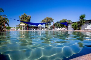 2 piscinas exteriores 