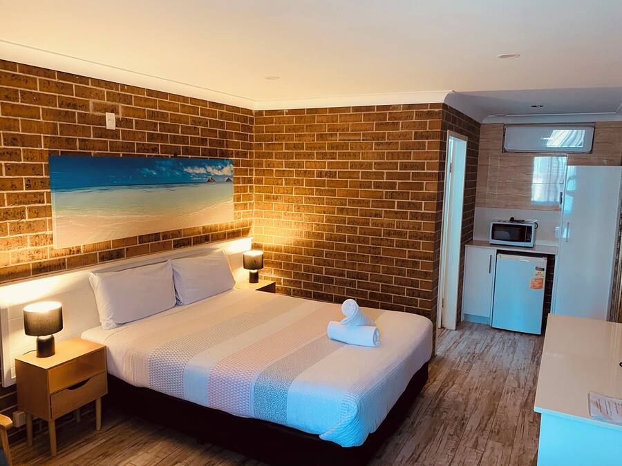 Quarto Clássico, 1 cama queen-size, frigorífico e micro-ondas, no rés do chão | Roupa de alta qualidade, camas de colchão Tempur-Pedic, secretária