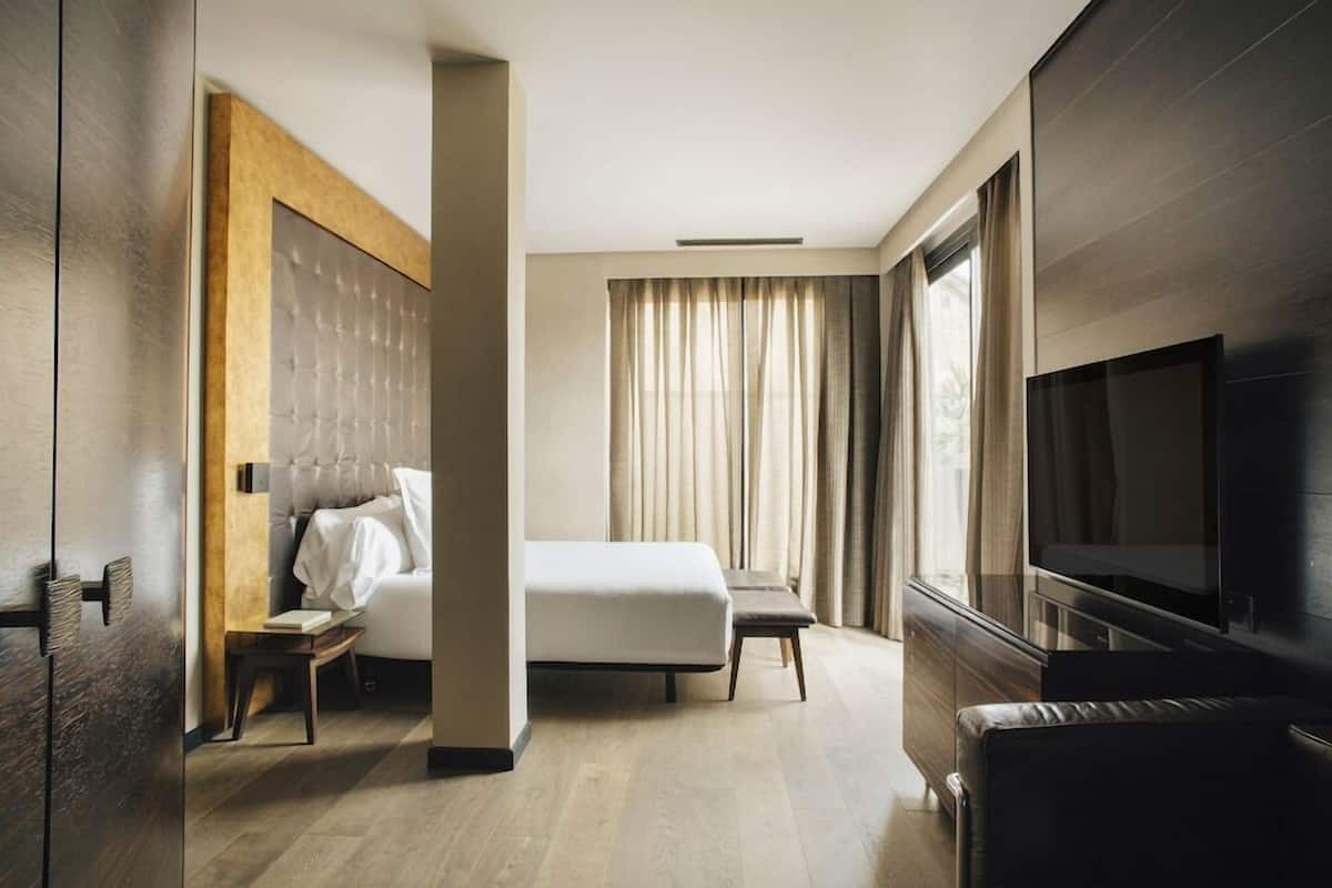 Roupas de cama premium, frigobar (abastecido com itens grátis)