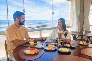 Pequenos-almoços, almoços, jantares servidos, cozinha brasileira