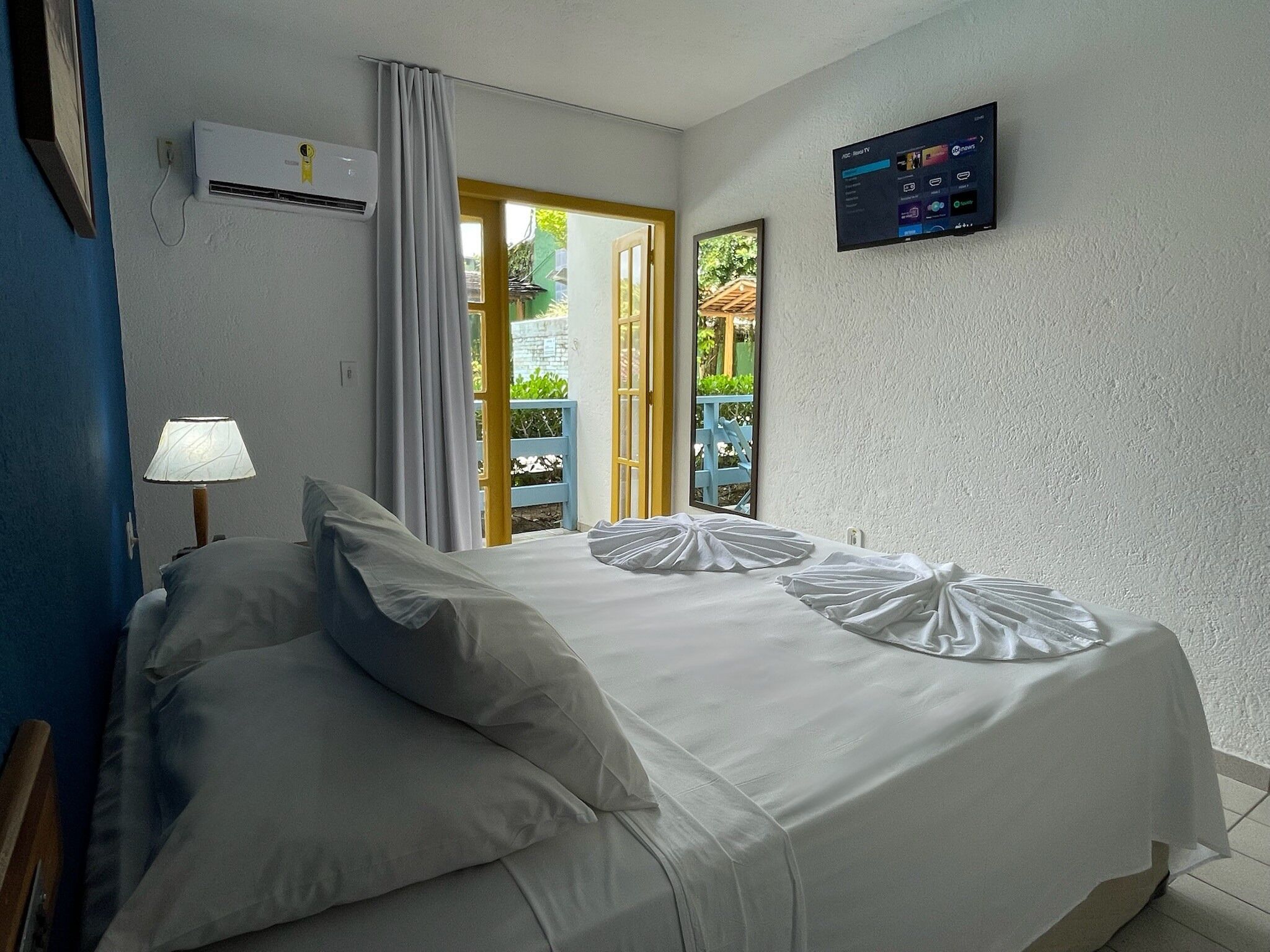 Quarto casal superior | Frigobar, cofres nos quartos, cortinas blackout, Wi-Fi de cortesia