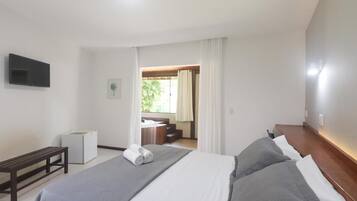 Quarto Duplo Premium, 1 cama king-size, banheira, vista para o jardim | Cofre no quarto, Wi-fi grátis, roupa de cama fornecida