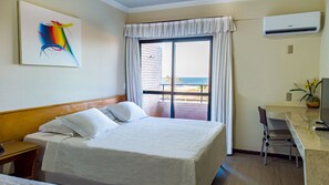 Minibar, cofre no quarto, com mobília individualizada 