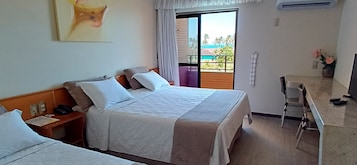 Frigobar, cofres nos quartos, cortinas blackout