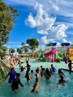 3 piscinas exteriores, espreguiçadeiras 