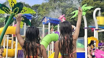 3 piscinas exteriores, espreguiçadeiras