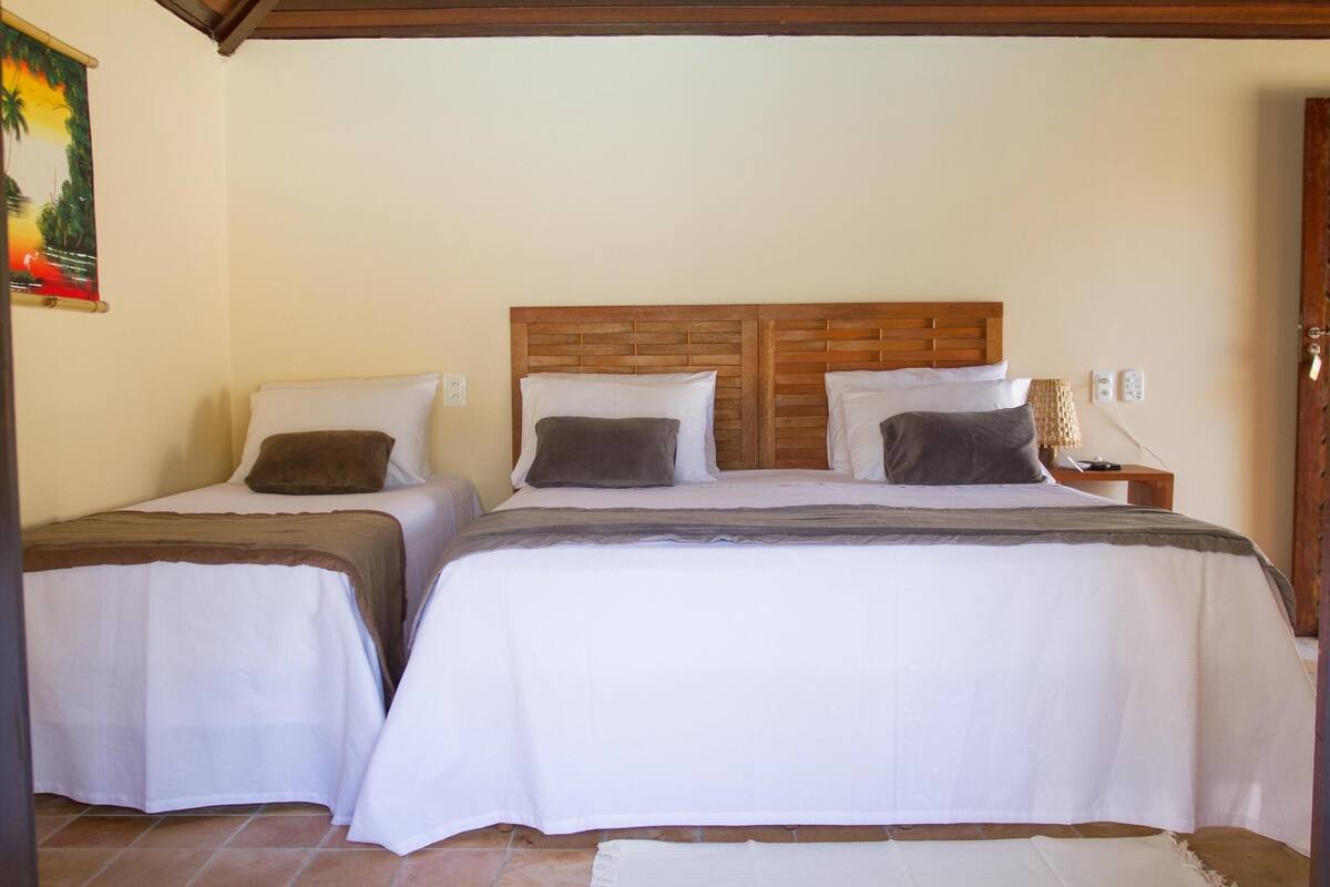Camas de colchão viscoelástico, minibar, ferro/tábua de engomar 
