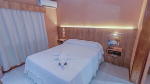 Standard familiar | Frigobar, cofres nos quartos, individualmente decorados