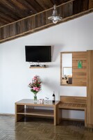 Apartamento Comfort | Camas de colchão pillowtop, cofre no quarto, secretária
