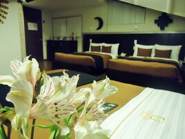 Quarto Duplo Standard | Cofre no quarto, secretária, quartos insonorizados