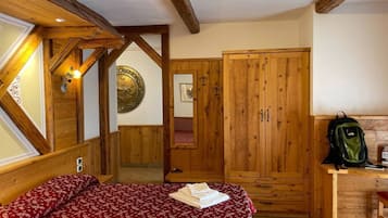 Quarto Duplo ou Twin | Cofre no quarto, secretária, cortinas/cortinados opacos