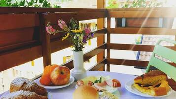 Café da manhã com buffet grátis