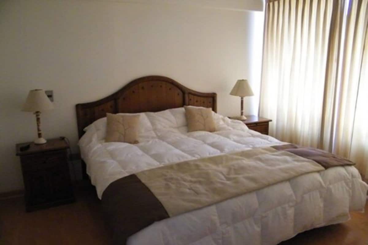 Cofres nos quartos, ferros/tábuas de passar roupa, Wi-Fi de cortesia