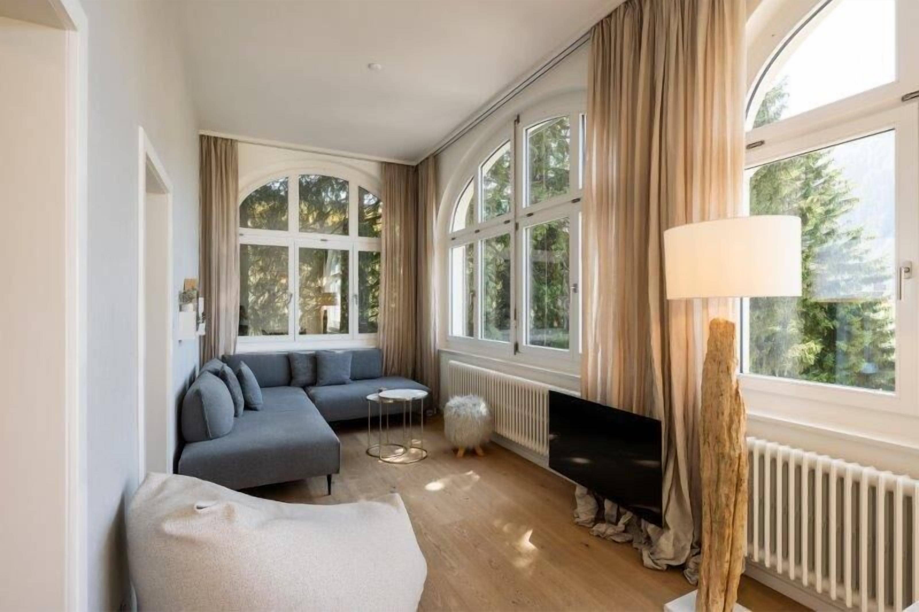 Apartamento, 2 quartos | Sala de estar | Televisor LED de 26 polegadas com canais por cabo, televisor 