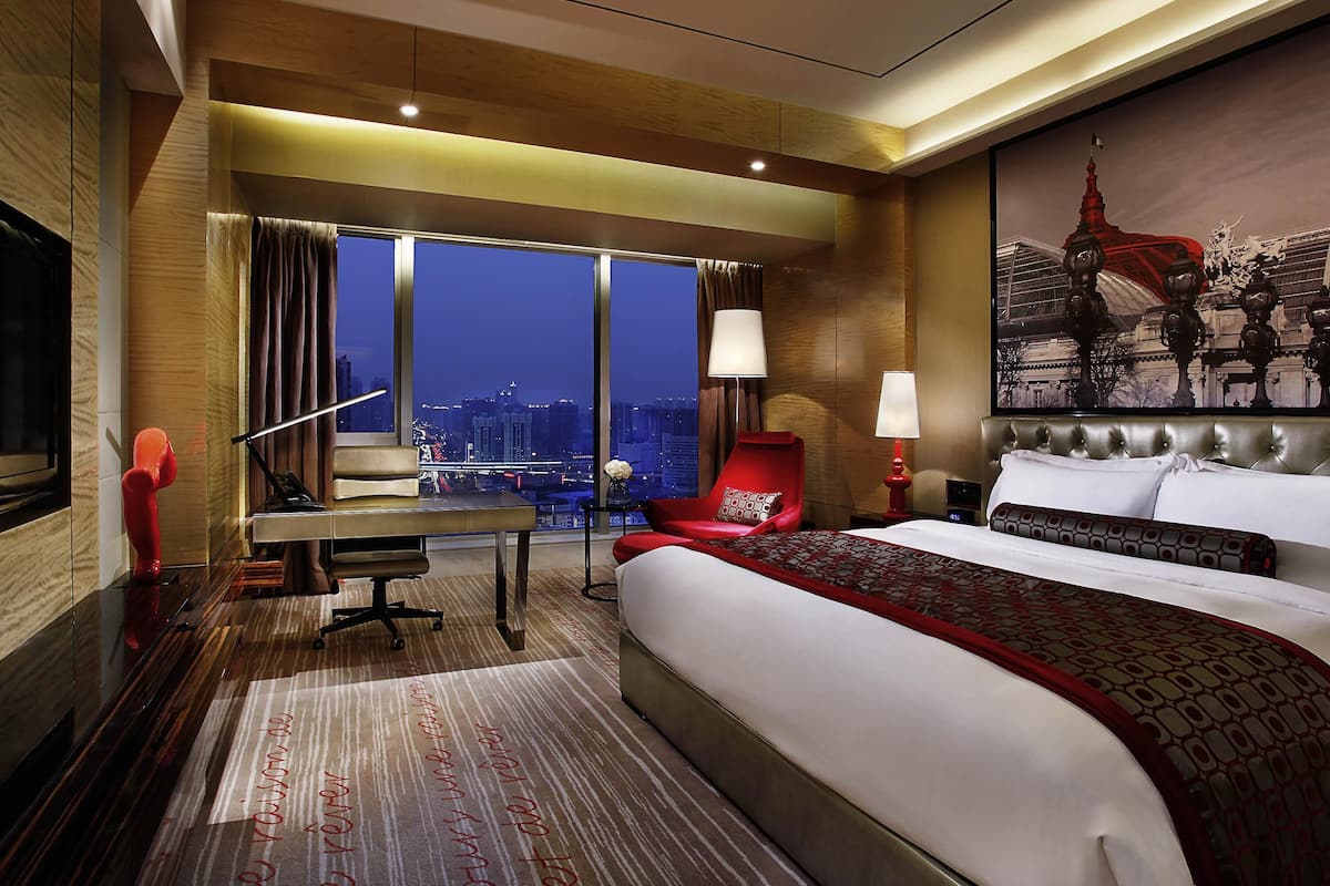 Quarto superior, 1 cama King | 1 quarto, roupas de cama premium, edredons de pluma, frigobar