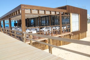 2 restaurantes, pequenos-almoços servidos, cozinha internacional