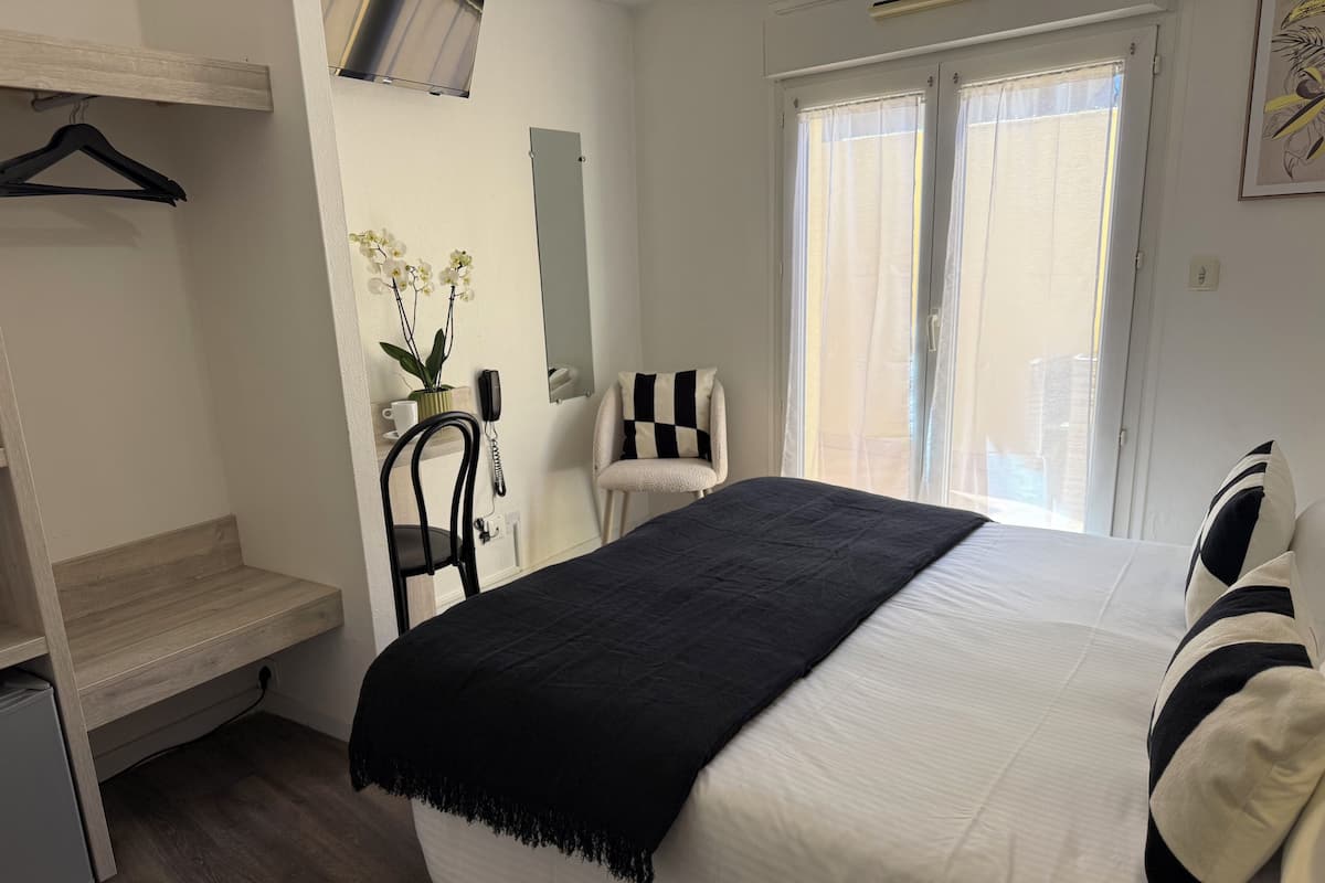 Quarto Comfort | Cofre no quarto, com mobília individualizada, secretária