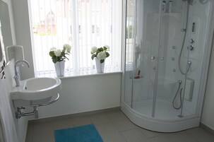 Quarto casal ou duplo clássico | Banheiro | Secador de cabelo (mediante solicitação), toalhas de banho