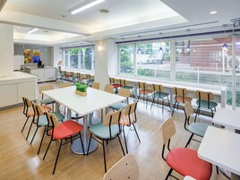 Pequeno-almoço tipo buffet diário (1100 JPY por pessoa) 