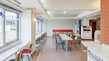 Café da manhã com buffet todos os dias (JPY 1100 por pessoa)