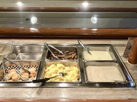 Café da manhã com buffet grátis nos fins de semana