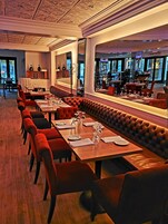 Café da manhã, almoço e jantar; culinária francesa 