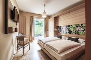 Cofres nos quartos, escrivaninha, cortinas blackout, Wi-Fi de cortesia