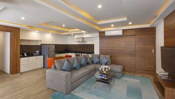 Apartamento superluxo, 2 quartos, para fumantes, vista para o pátio | Roupas de cama premium, frigobar, cofres nos quartos, escrivaninha