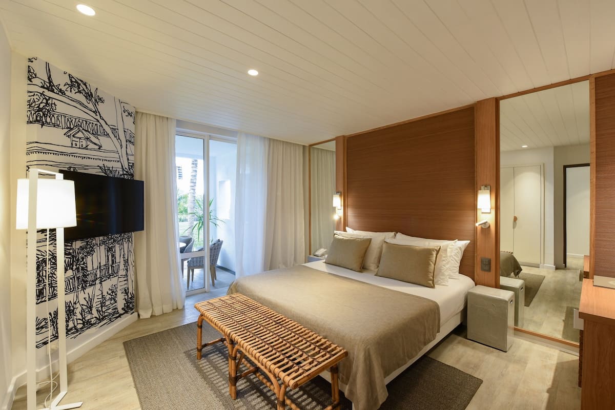 Apartamento Familiar, 2 quartos | Minibar, cofre no quarto, secretária, cortinas/cortinados opacos 