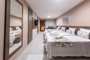 Quarto superluxo | Frigobar, cortinas blackout, berços grátis, Wi-Fi de cortesia