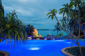 Villa, vista para a piscina | Vista do quarto