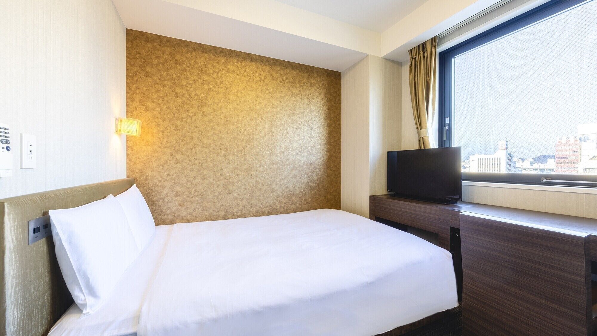 Edredons de pluma, escrivaninha, cortinas blackout, Wi-Fi de cortesia