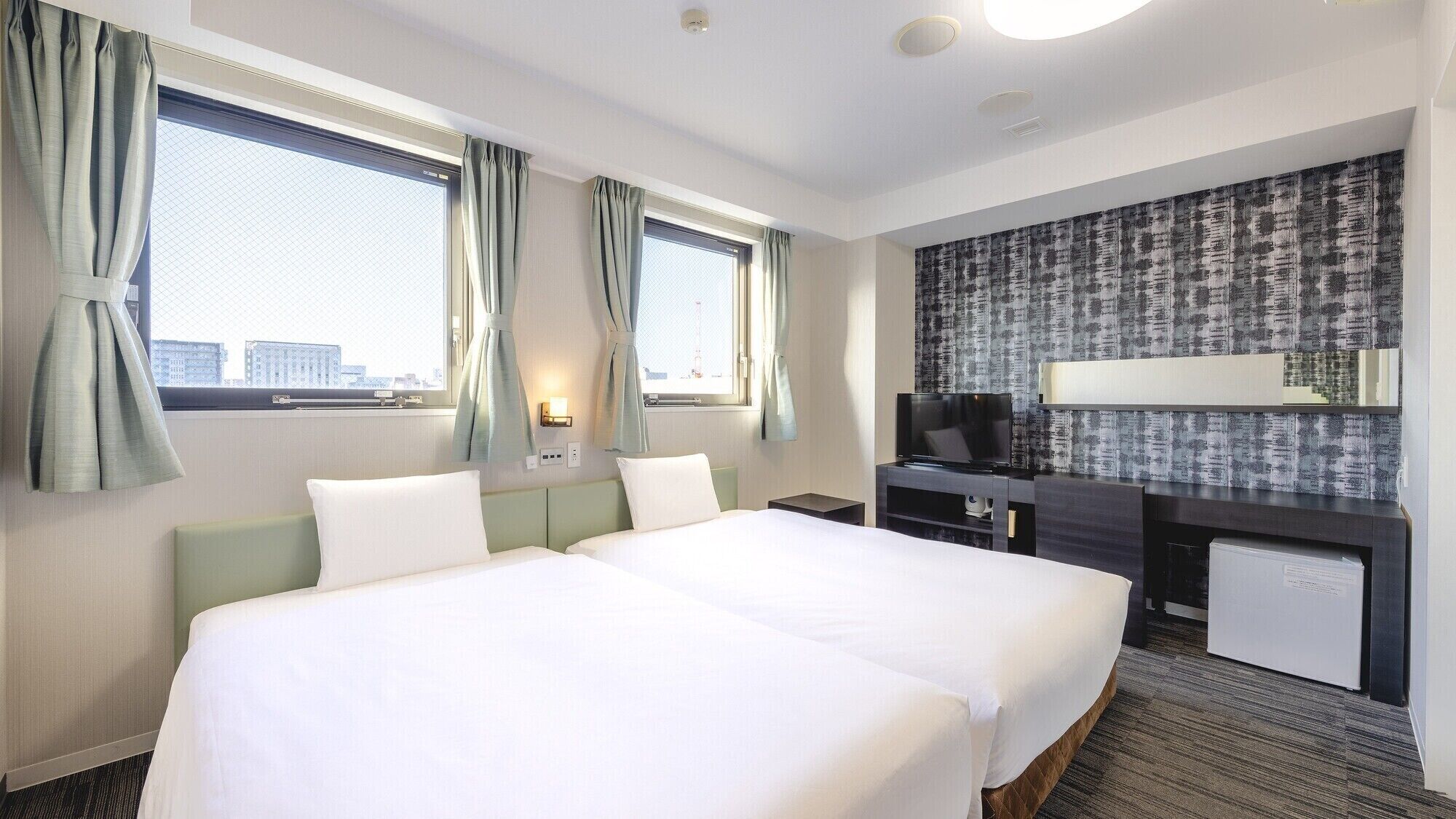 Edredons de pluma, escrivaninha, cortinas blackout, Wi-Fi de cortesia