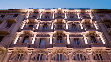 Fachada do alojamento (tarde/noite)