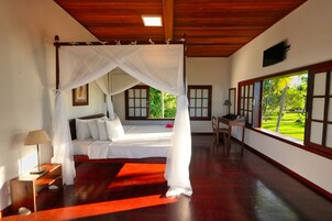 Quarto com Cama de Casal com Vista do Mar da Terceira Praia | Minibar, cofre no quarto, Wi-fi grátis, roupa de cama fornecida 
