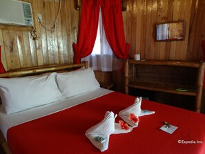 Choupana, Vista para a encosta | Minibar, cofre no quarto, com mobília individualizada