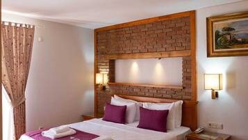 Quarto casal elite | Roupas de cama de algodão egípcio, frigobar, cofres nos quartos