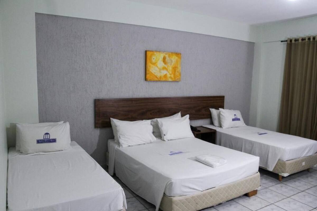 Quarto Duplo Premium | Minibar, cofre no quarto, secretária 
