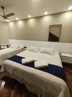 SUÍTE EXECUTIVA | Frigobar, escrivaninha, espaço de trabalho para notebook