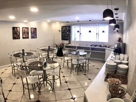 Buffet de pequeno-almoço