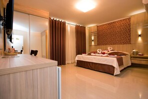 Suíte superluxo | Frigobar, cofres nos quartos, escrivaninha, cortinas blackout