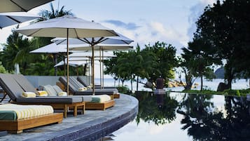 2 piscinas exteriores, da(s) 6:00 à(s) 18:30, toldos gratuitos