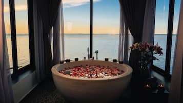 Sala(s) para tratamentos a casais, sauna, banheira de hidromassagem