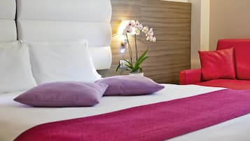 Cofres nos quartos, escrivaninha, espaço de trabalho para notebook