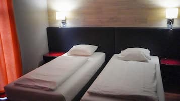Quarto Twin | 1 quarto, secretária, Wi-fi grátis, roupa de cama fornecida