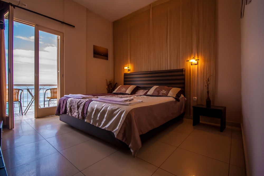 Hotel Plaza - Эгина